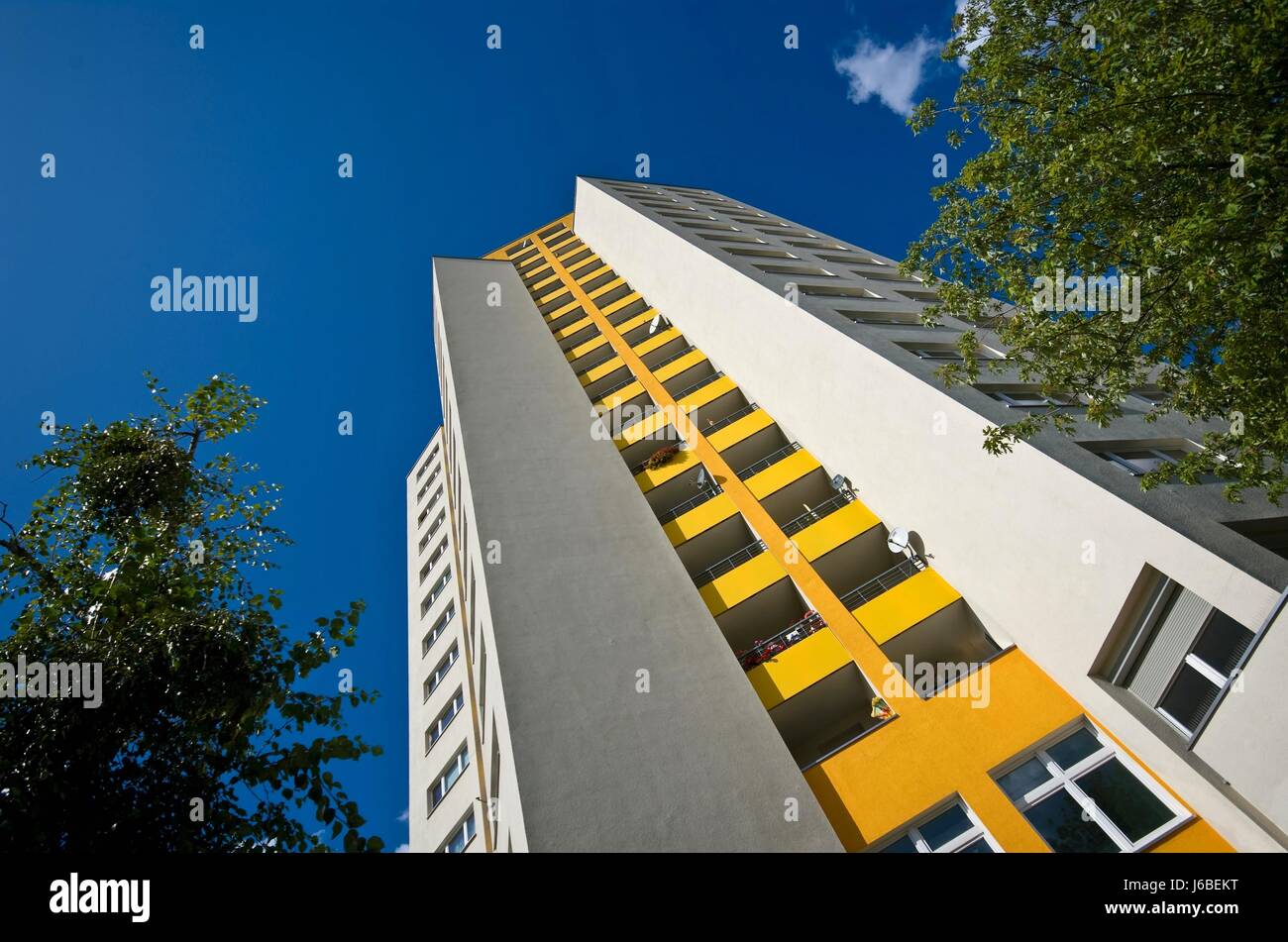 skyscraper skyscraper in yellow Stock Photo - Alamy