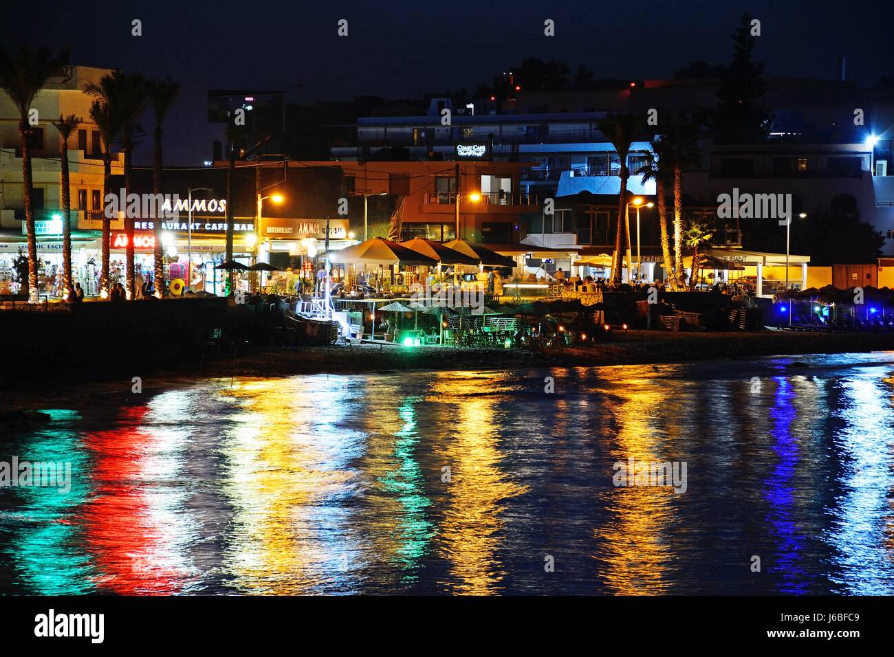 Street cafe crete night hi-res stock photography and images - Alamy