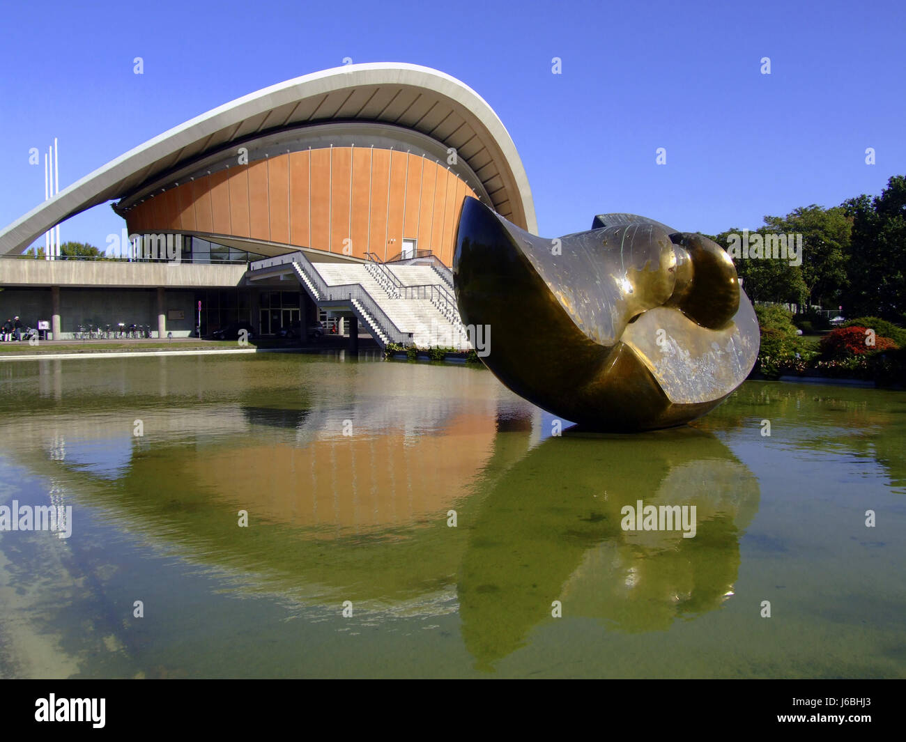 art culture exposition berlin oyster gallery blue house building city ...