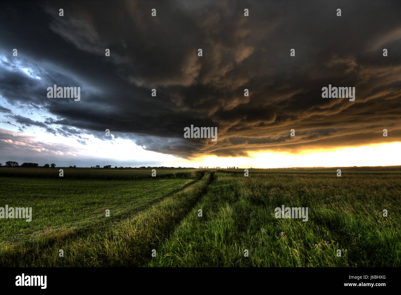 environment enviroment thunder-storm thunderstorm thundreous hail ...