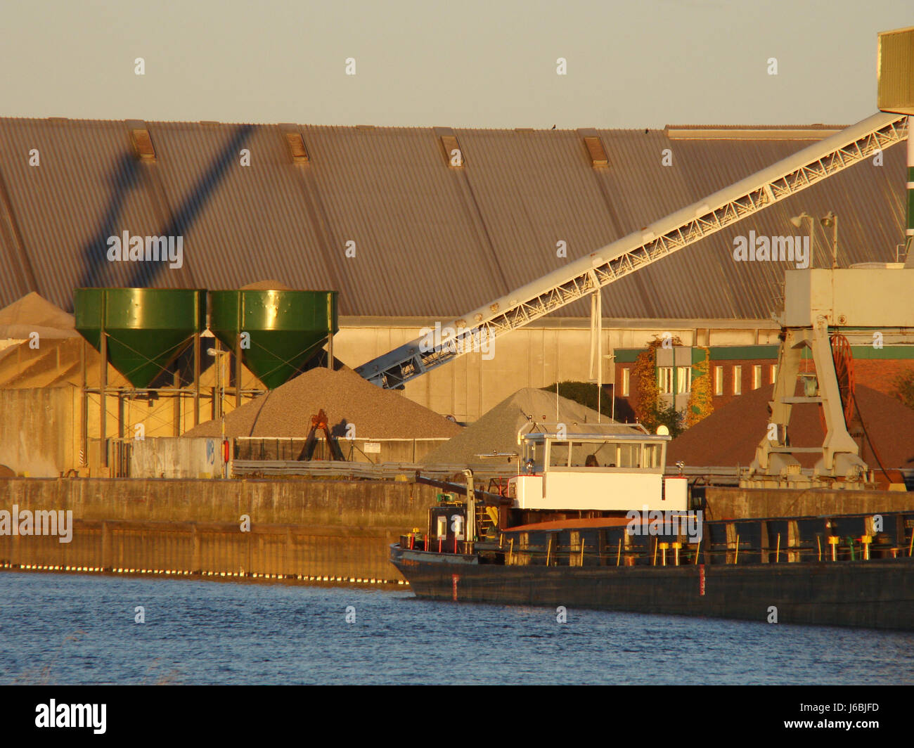 Load river sand hi-res stock photography and images - Alamy