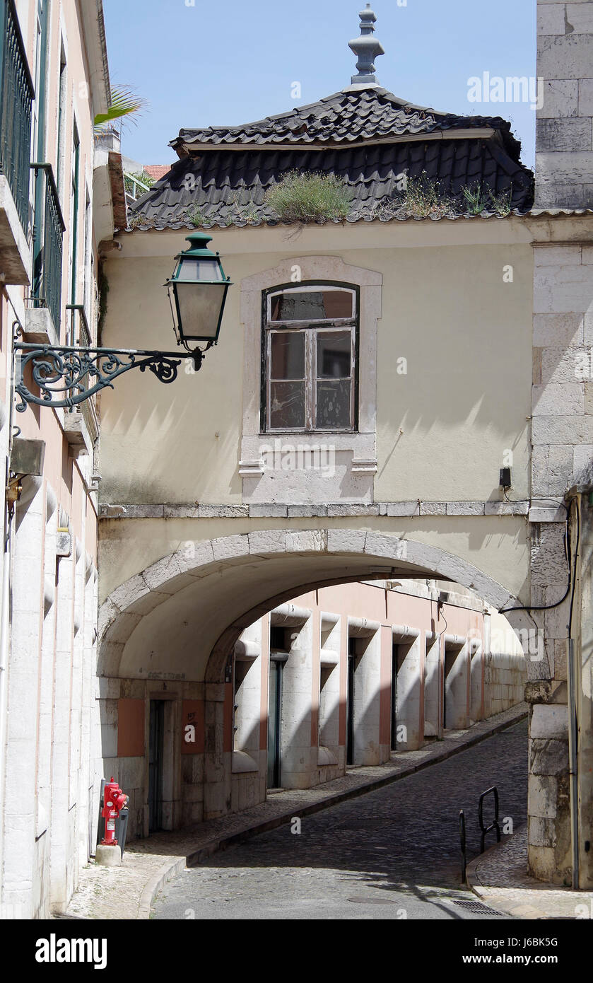 Bridge connecting two buildings hi-res stock photography and images - Alamy