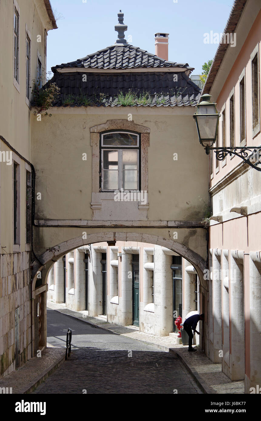 Small 'Bridge of Sighs', over street, connecting two university ...