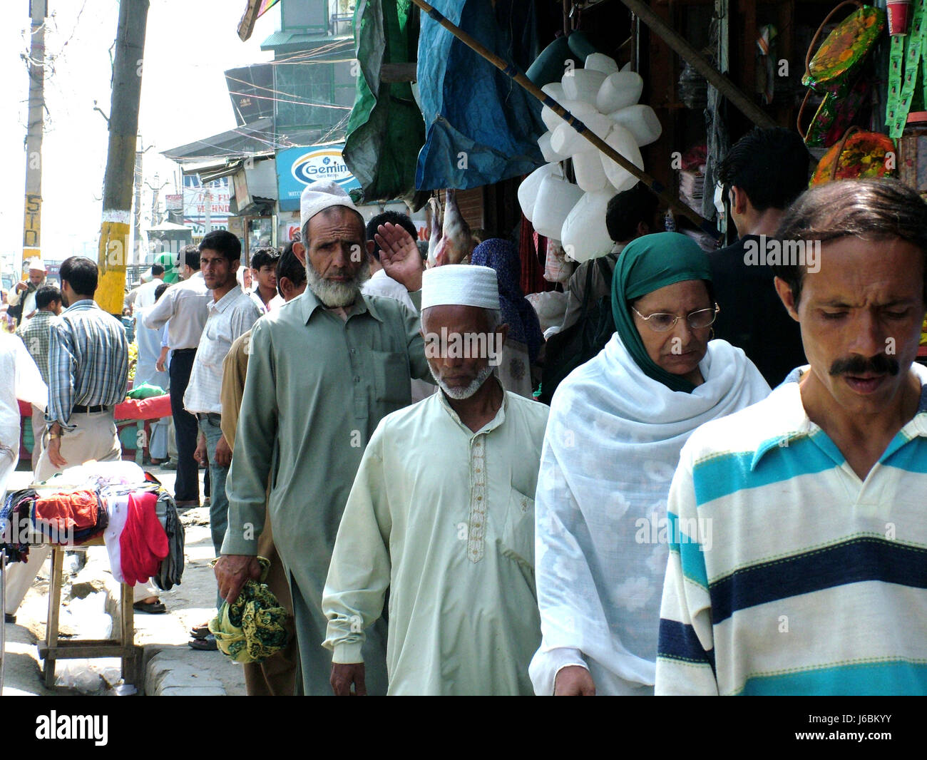 Kashmir City Shops, Street, Srinagar (Copyright © Saji Maramon Stock ...