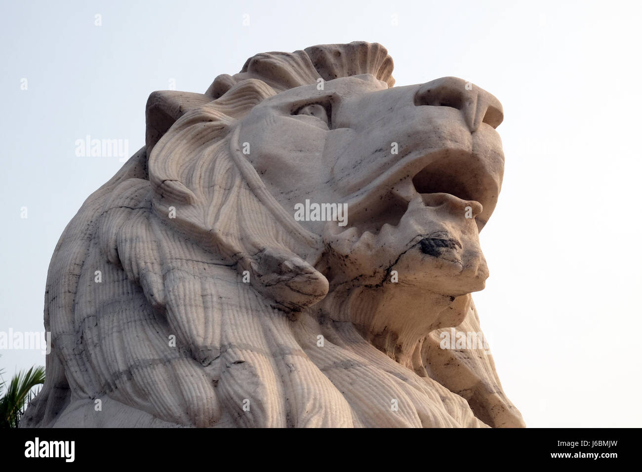 Antique Lion Statue at Victoria Memorial Gate, Kolkata, India ...