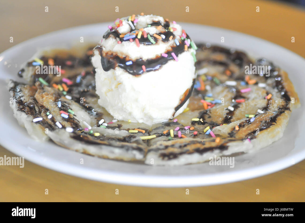 roti or naan bread with ice cream (Indian food Stock Photo - Alamy