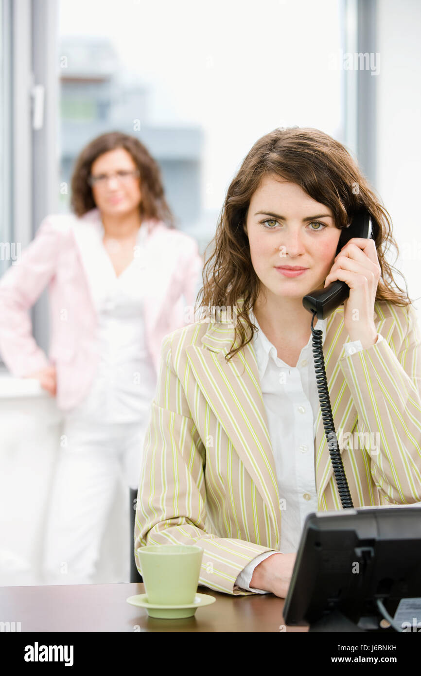 woman talk speaking speaks spoken speak talking chat nattering humans ...