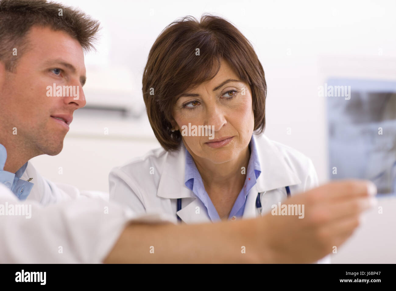 woman talk speaking speaks spoken speak talking chat nattering humans ...