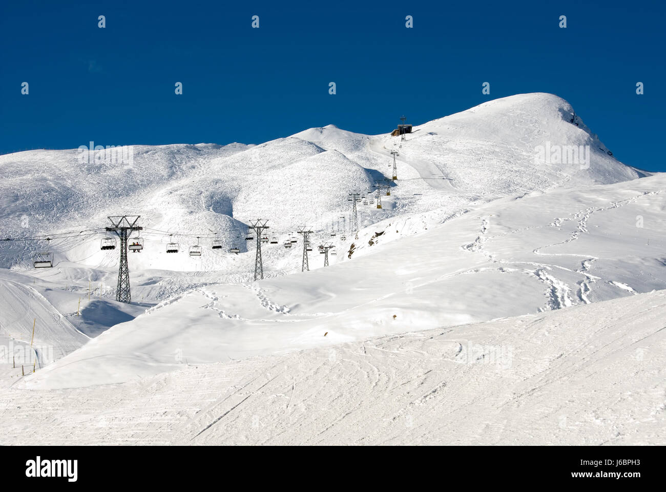 Ski trails mountainside hi-res stock photography and images - Alamy