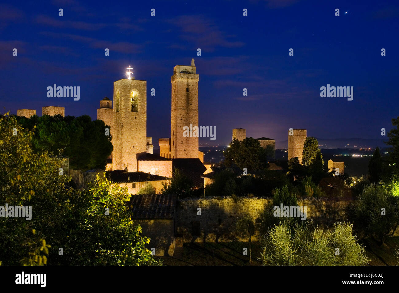 tower night nighttime tuscany toscana blue tree trees green night ...