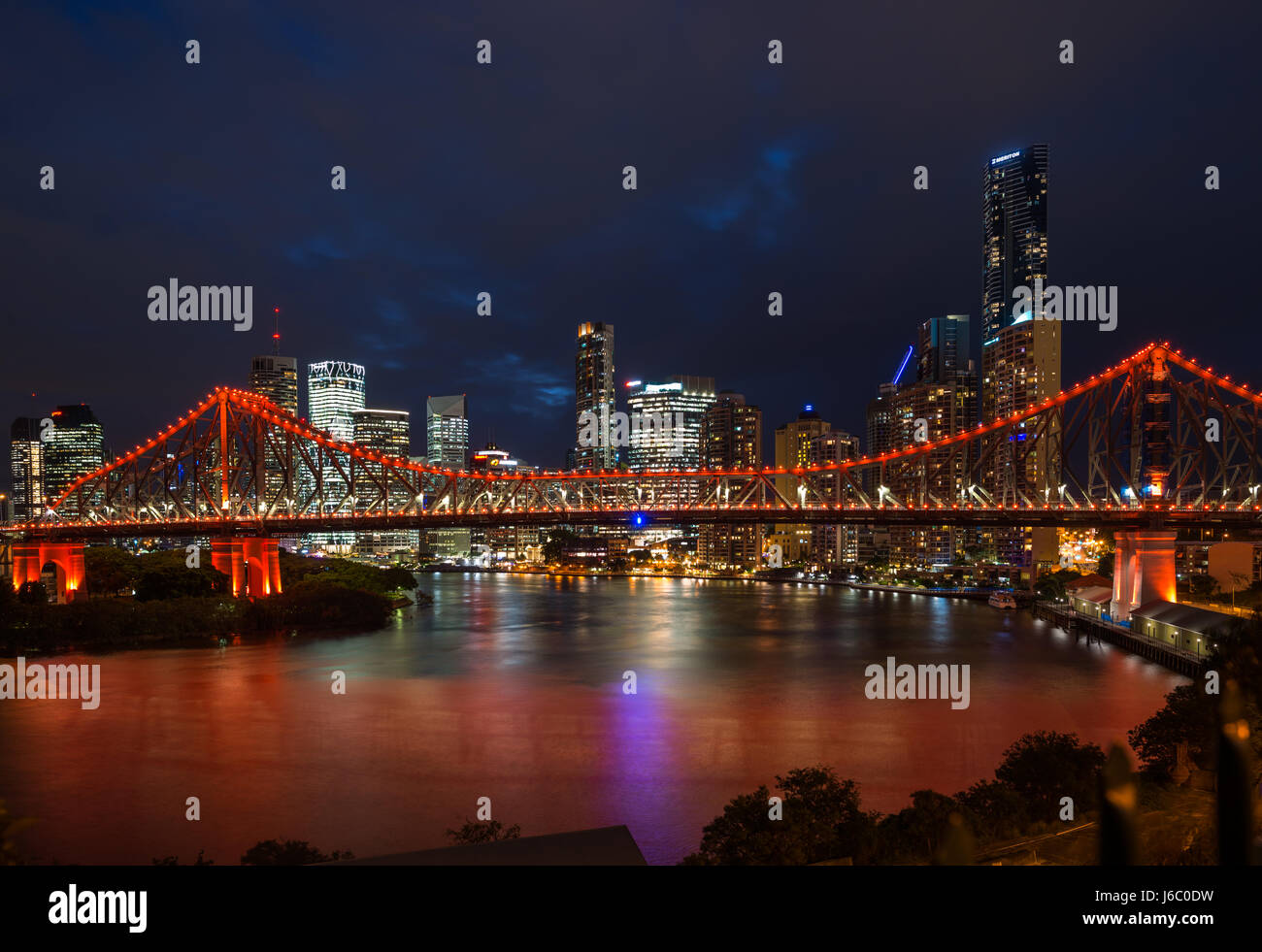 Story Bridge lit up after dark, Brisbane, Australia Stock Photo - Alamy