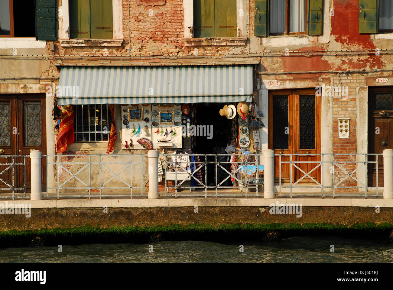 Souvenir shops venice italy hi-res stock photography and images - Alamy