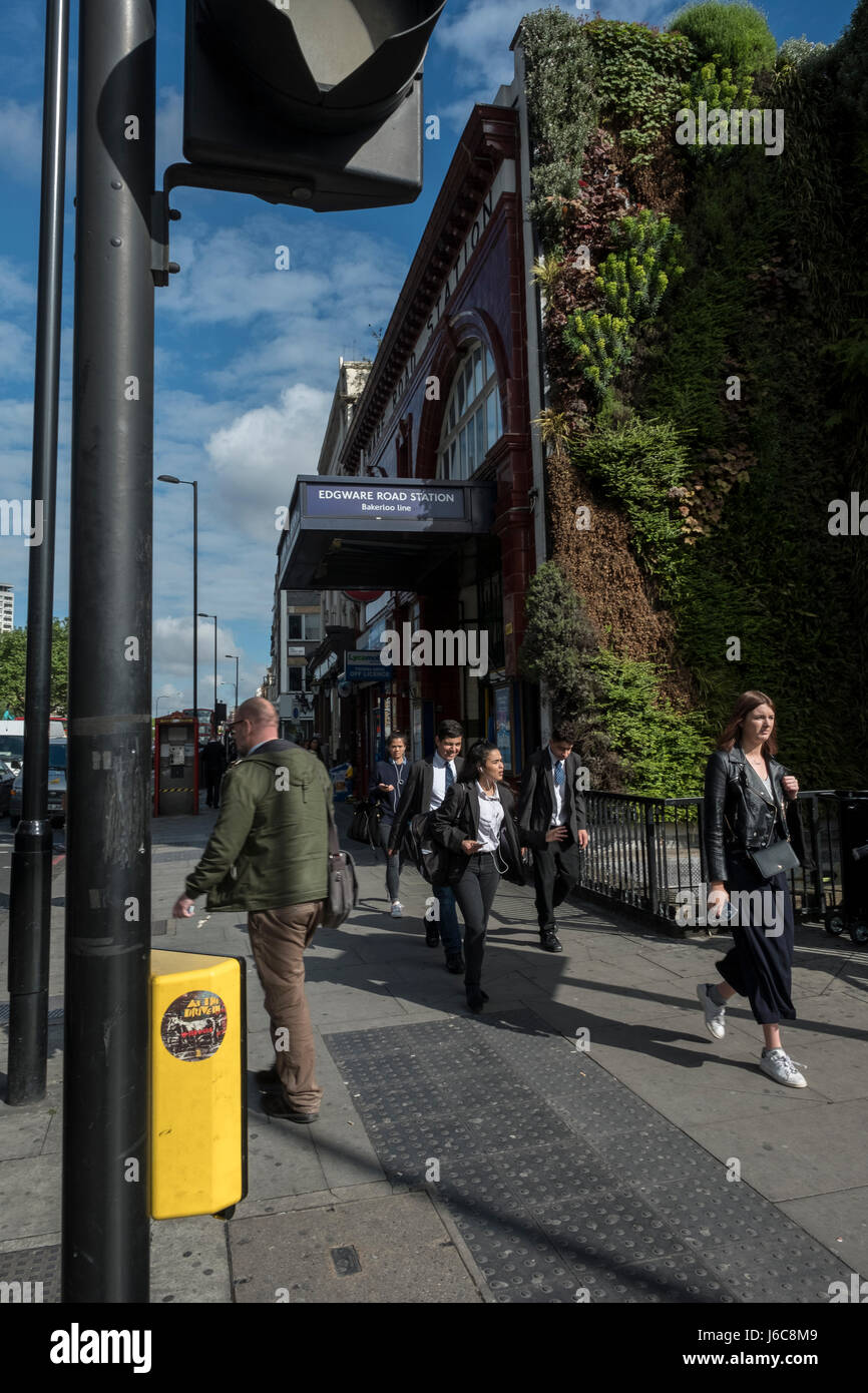 Edgeware road underground station hi-res stock photography and images ...