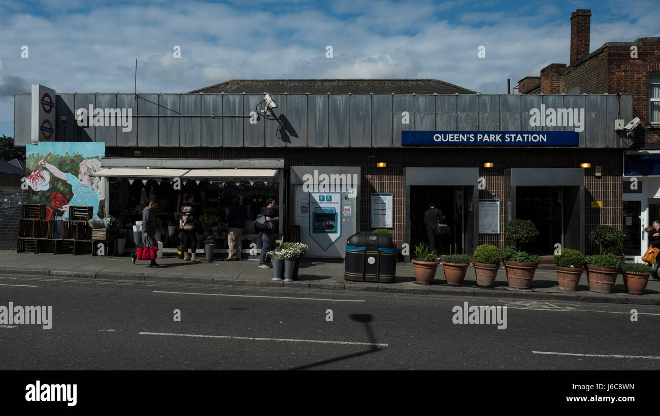 Queens park tube station hi-res stock photography and images - Alamy