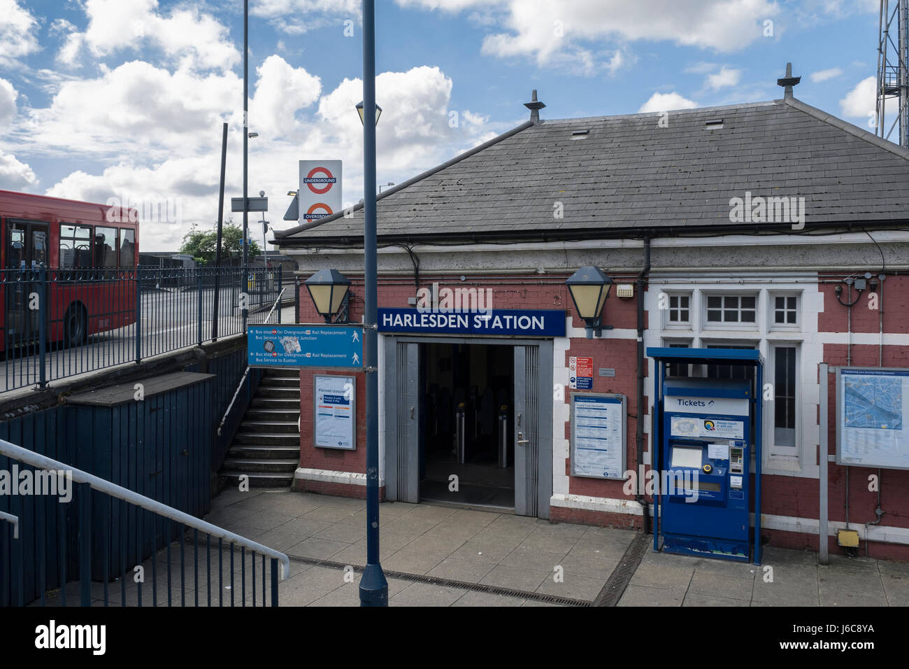 Harlesden station hi-res stock photography and images - Alamy