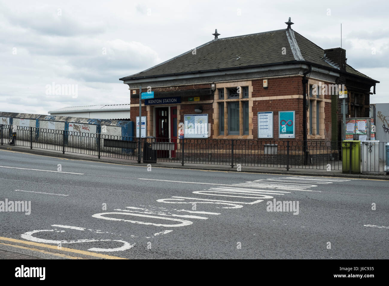 Bakerloo line underground station hi-res stock photography and images ...