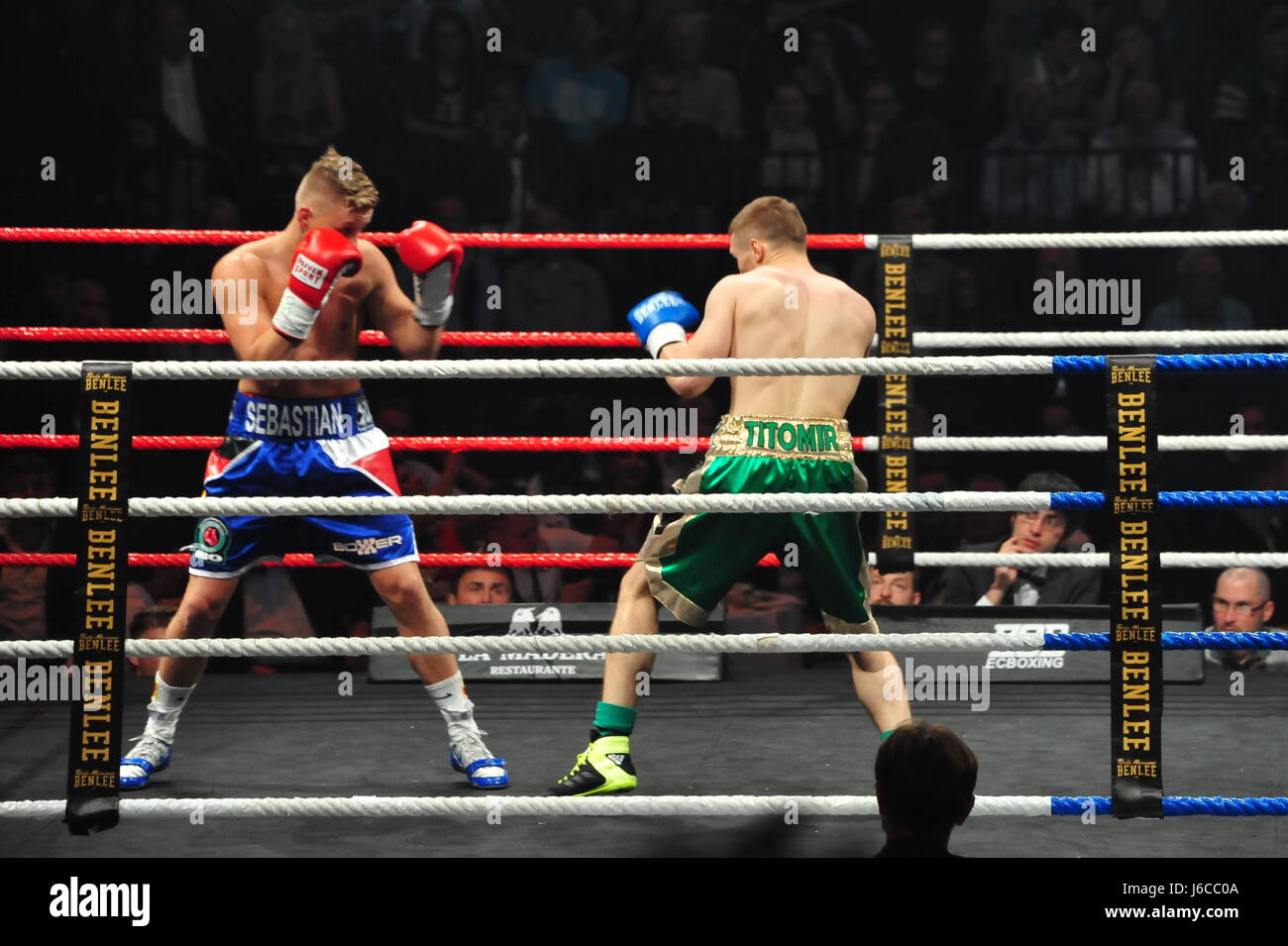 Boxing barclaycard arena hi-res stock photography and images - Alamy