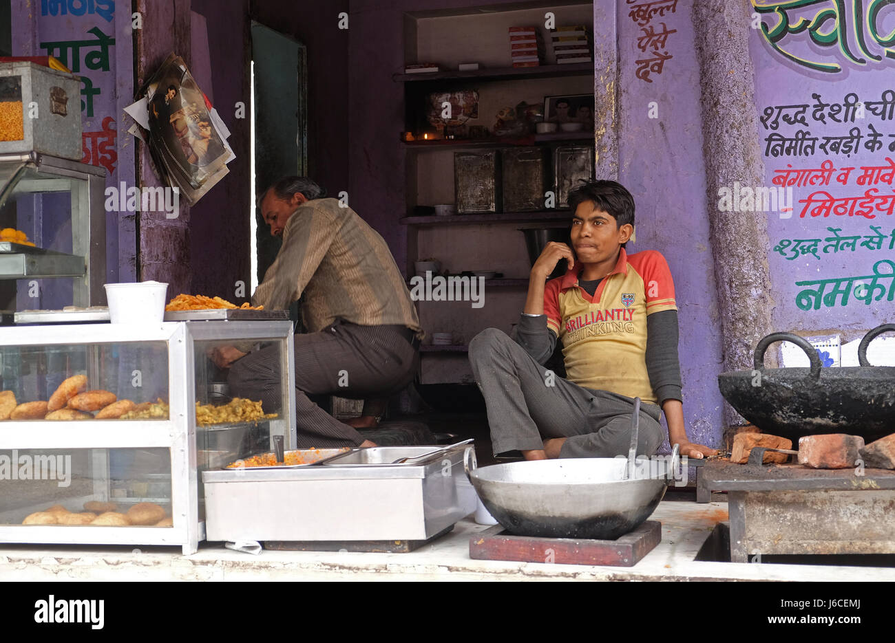 Indian street food shop hi-res stock photography and images - Alamy