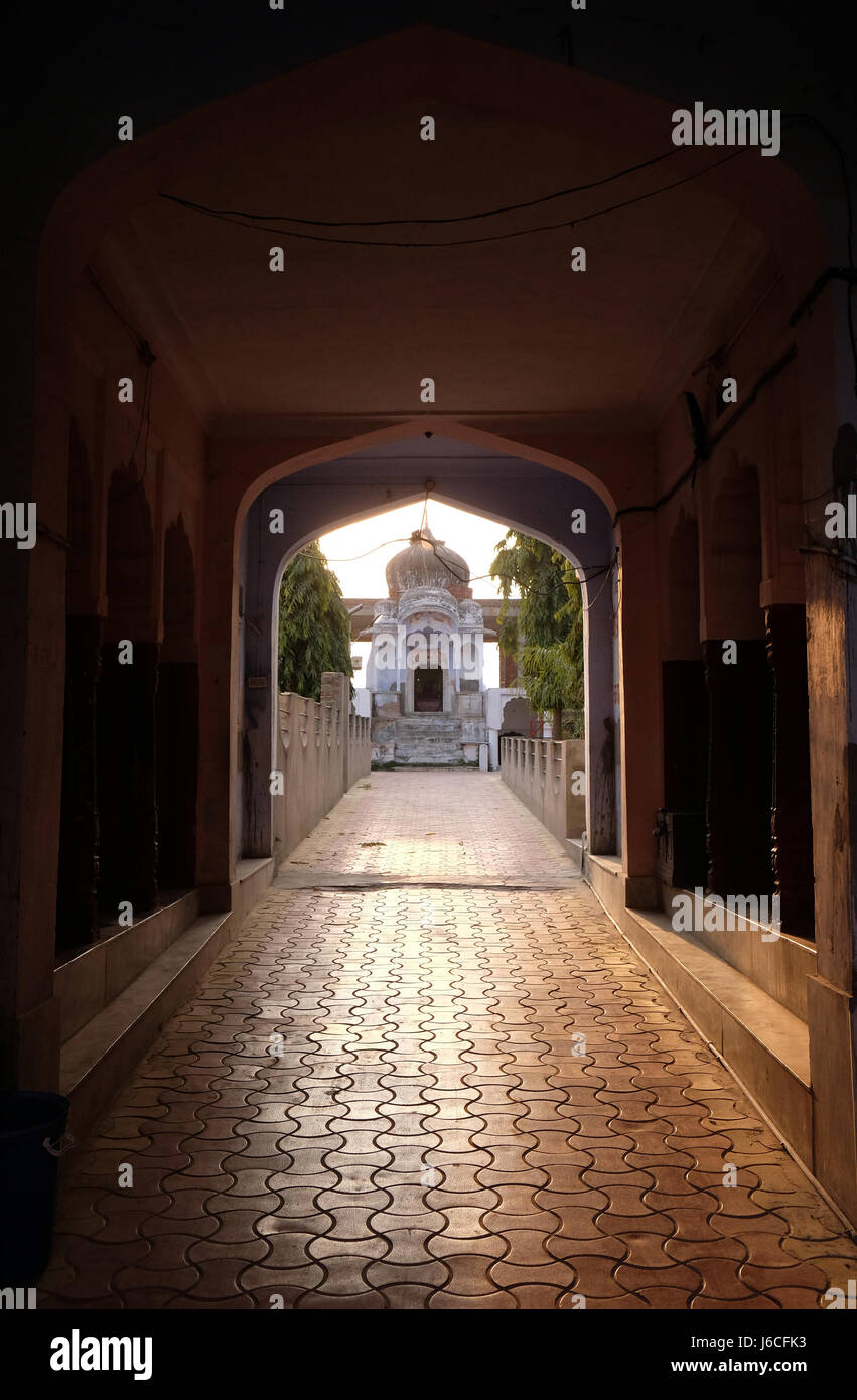 Small hindu temple hi-res stock photography and images - Alamy