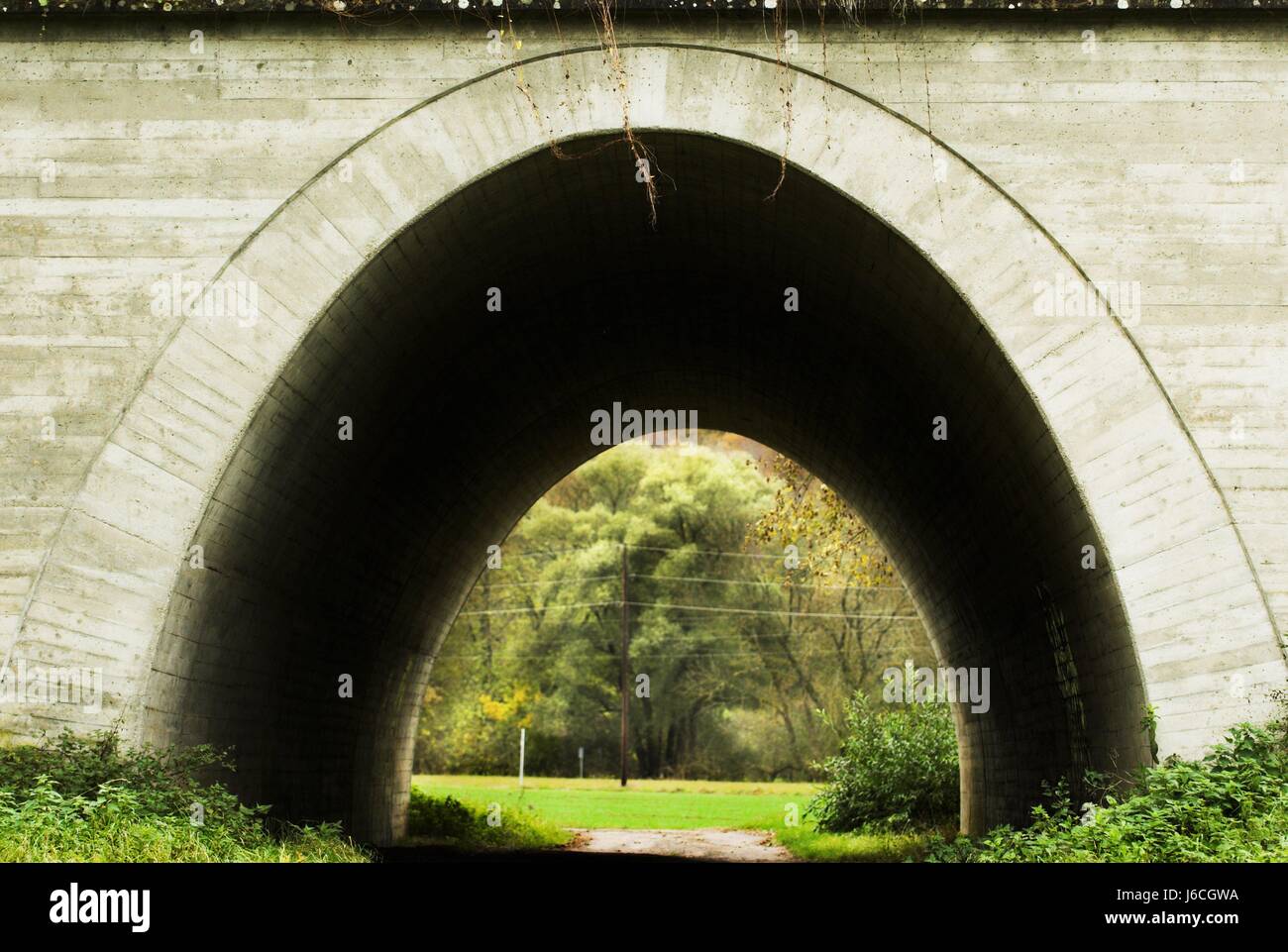 Oval bridge hi-res stock photography and images - Alamy