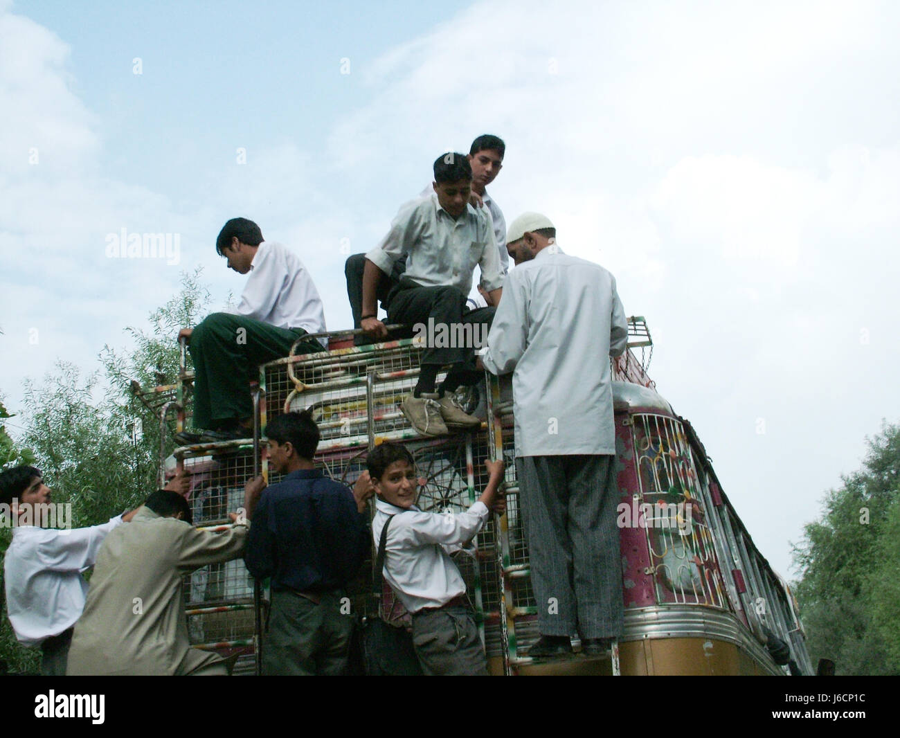 Overload bus india hi-res stock photography and images - Alamy