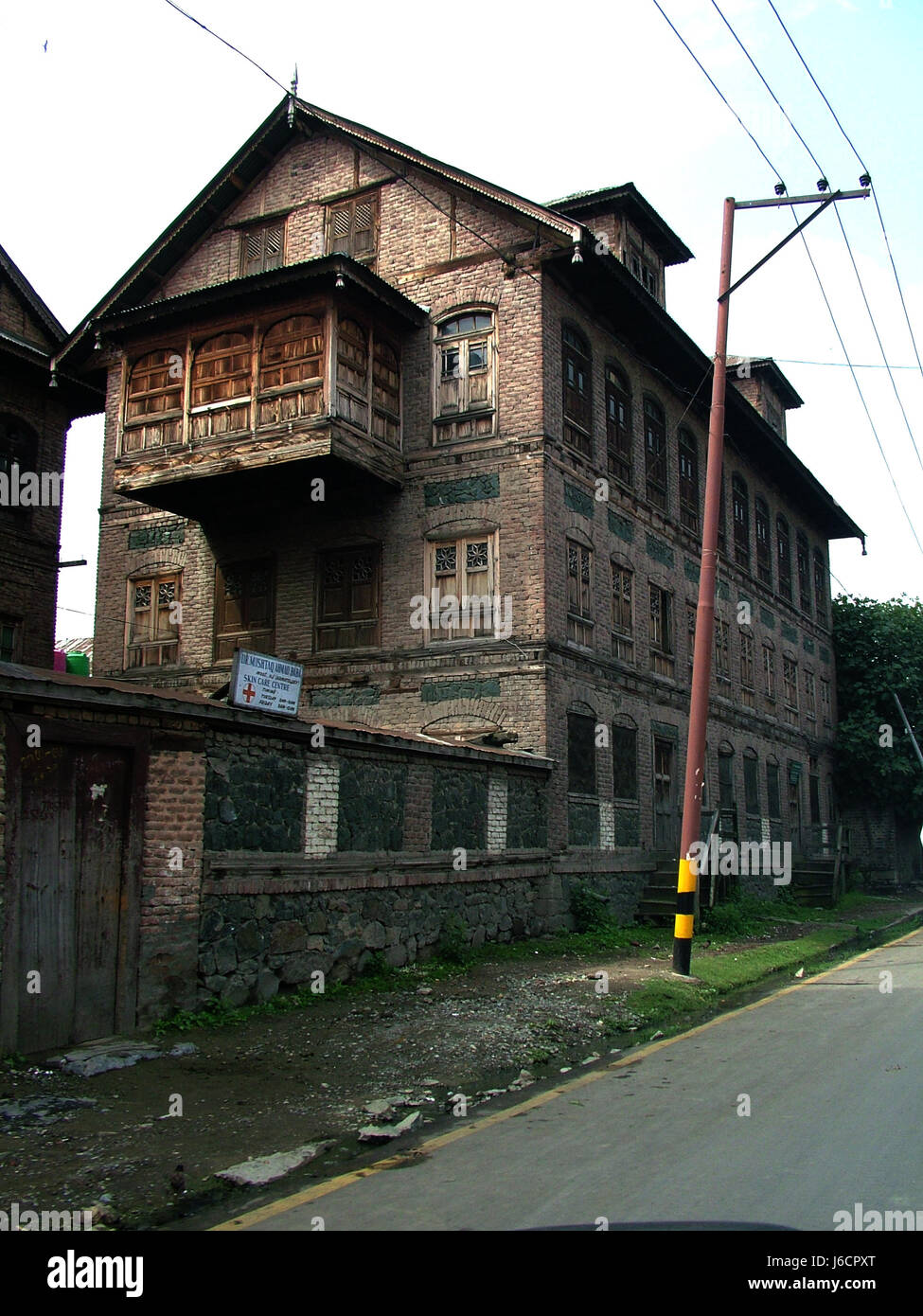 Kashmir Traditional Beautiful Homes, House, Kashmir Himalayan Valley ...