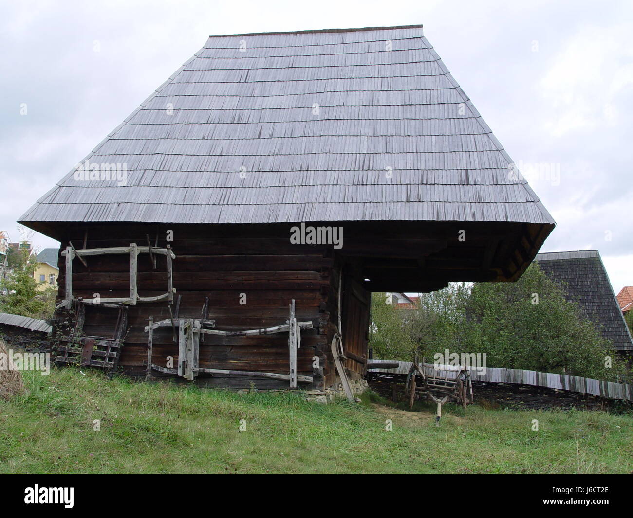 sledge romania farmstead transylvania coloured colourful gorgeous ...