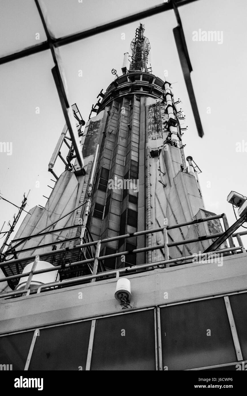 Airship and empire state building Black and White Stock Photos & Images ...