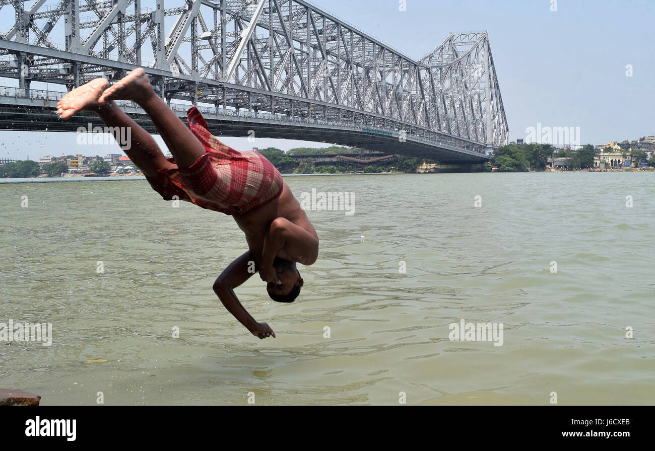 Kolkata, India. 20th May, 2017. Indian man jumps in to river Ganges to ...