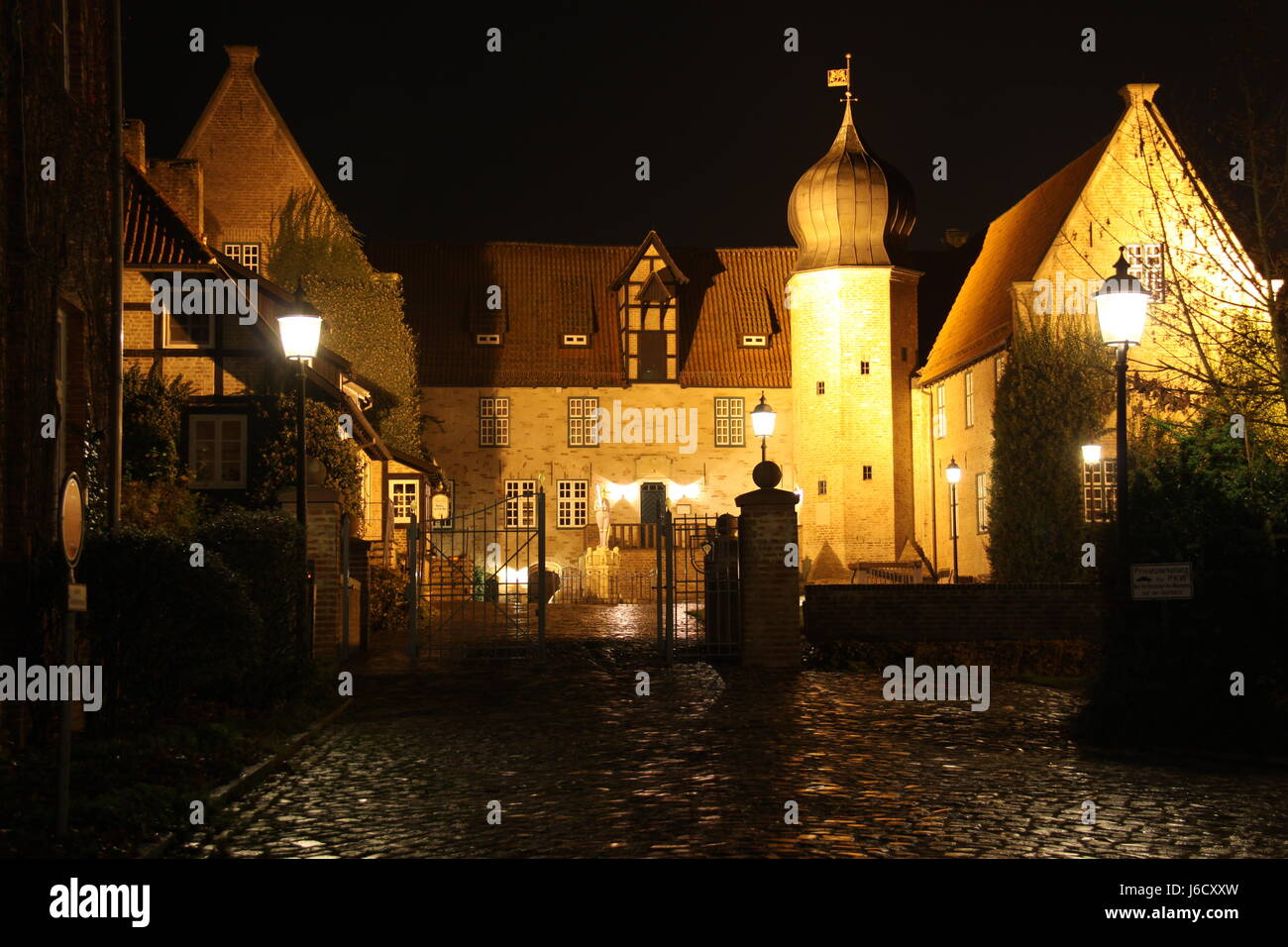 at night night nighttime night photograph bathing resort spa mineral ...