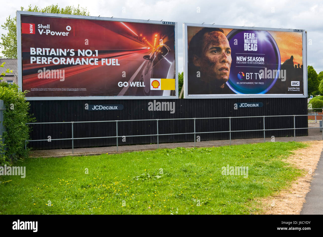 decaux-poster-advertising-hoarding-billboard-hi-res-stock-photography
