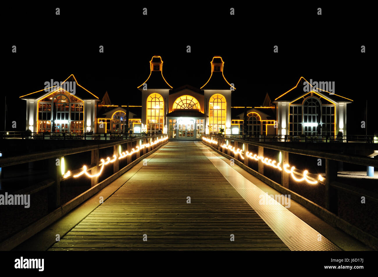 pier at night Stock Photo - Alamy