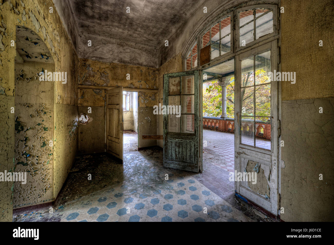 corridor in ruin Stock Photo - Alamy
