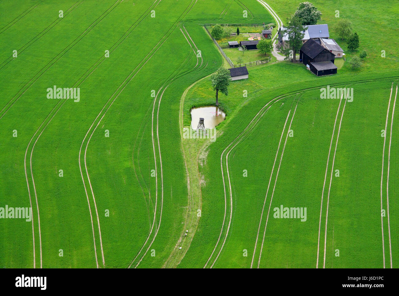 farm in the countryside Stock Photo - Alamy