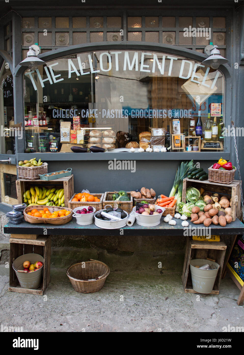 ST IVES, CORNWALL, UK - APRIL 18, 2017. The facade of a small, Cornish ...