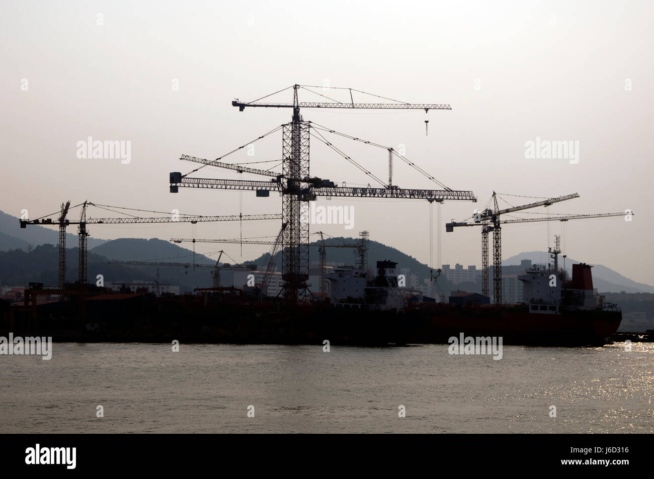 Shipyard korea hi-res stock photography and images - Alamy