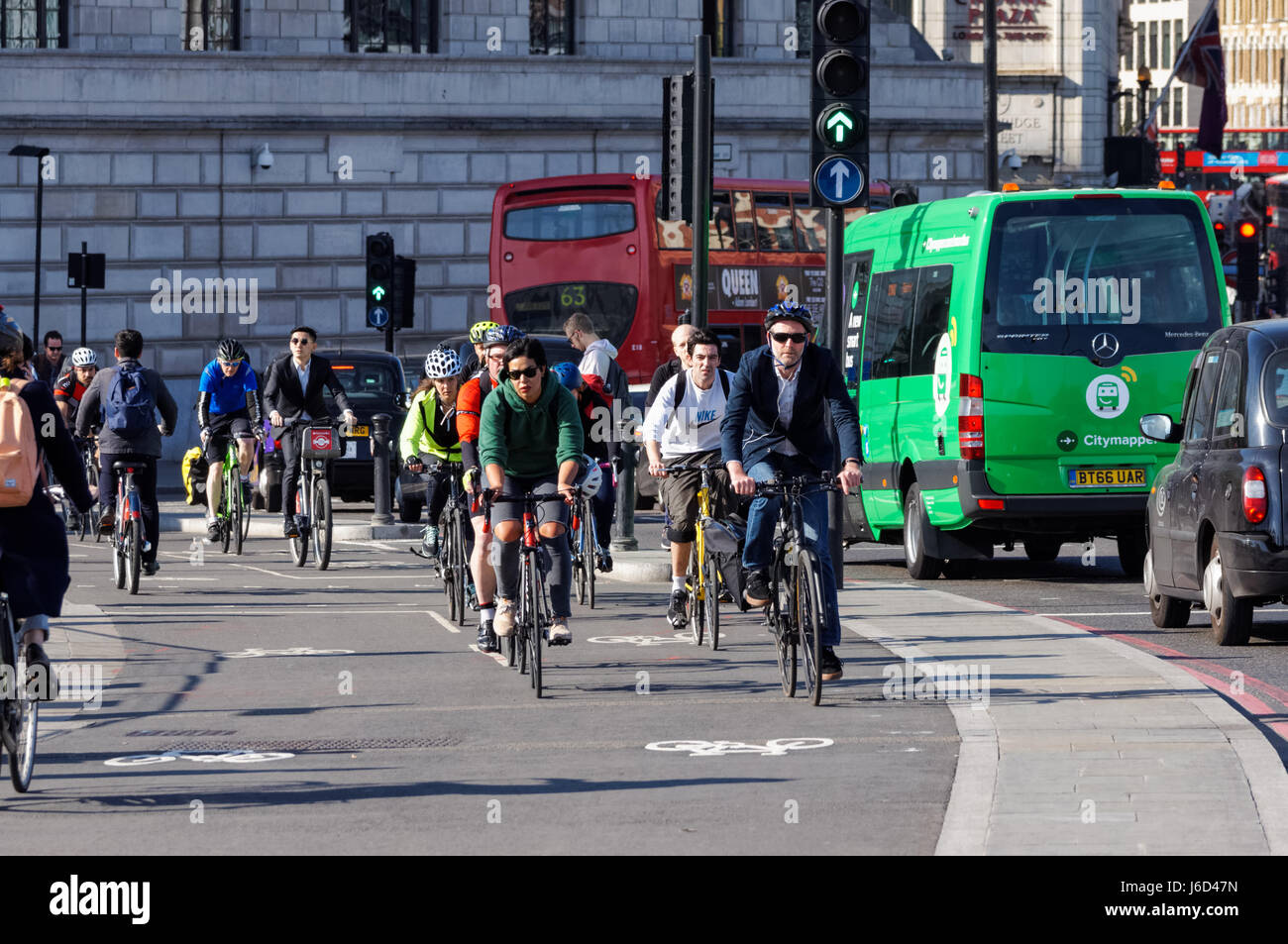 Cyclists on Cycle Superhighway 6, Cycleway 6 on the Blackfriars bridge ...