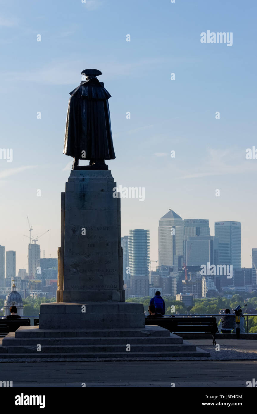 Statue of General James Wolfe overlooking Canary Wharf from Greenwich ...