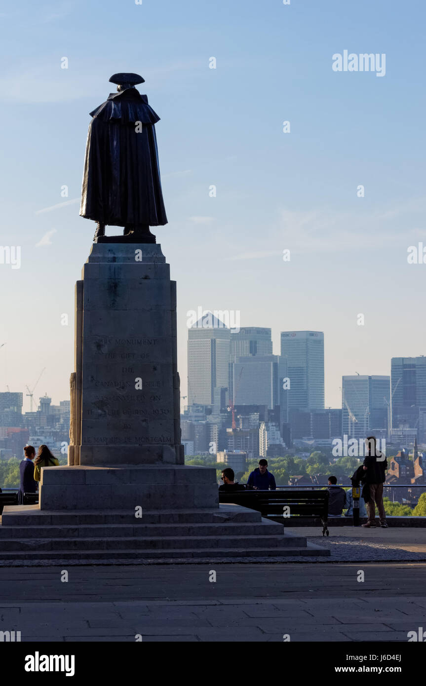 Statue of General James Wolfe overlooking Canary Wharf from Greenwich ...