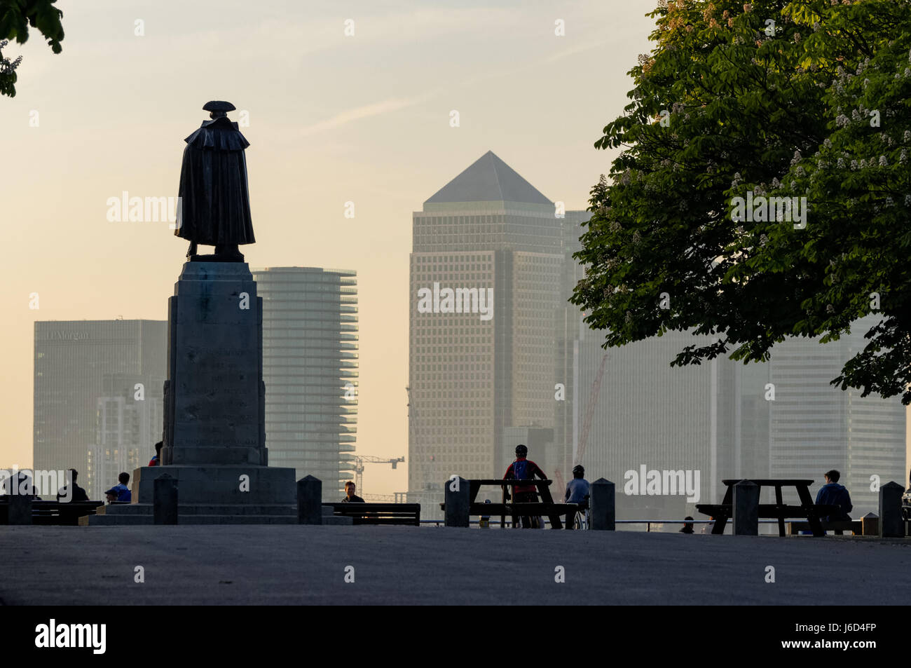 Statue of General James Wolfe overlooking Canary Wharf from Greenwich ...