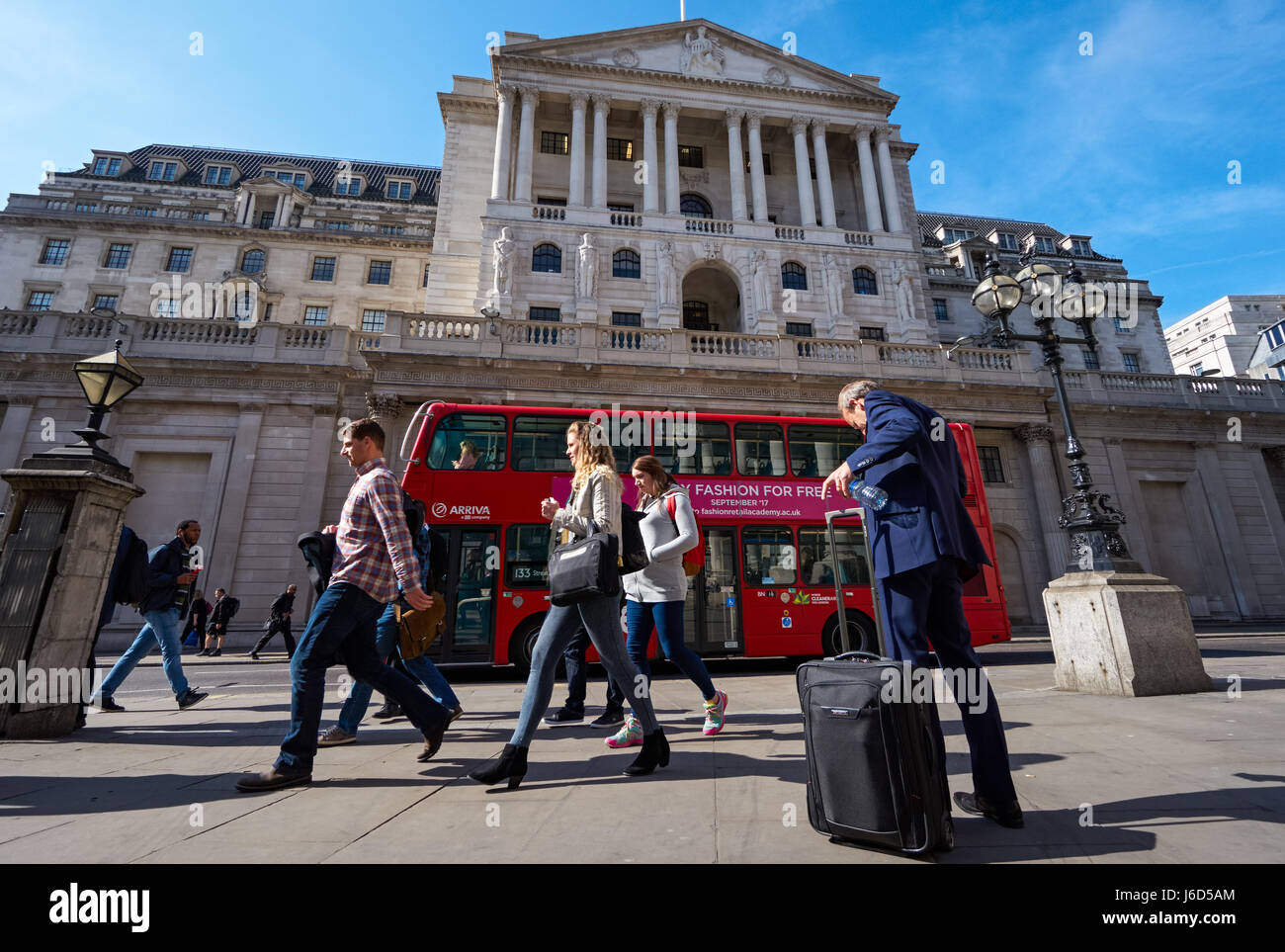 Threadneedle street in london hi-res stock photography and images - Alamy
