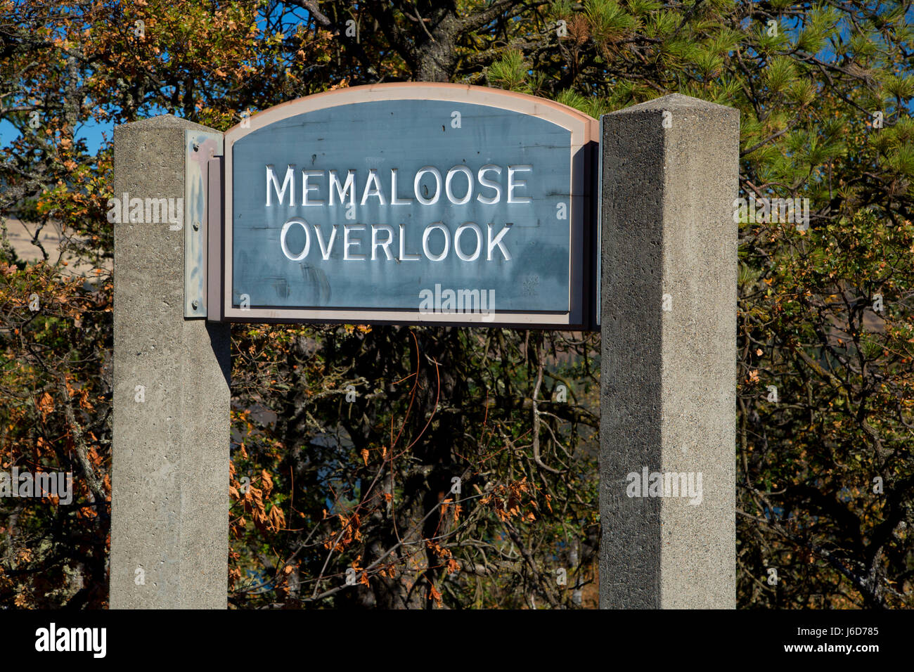 Memaloose Overlook sign, Columbia River Gorge National Scenic Area ...