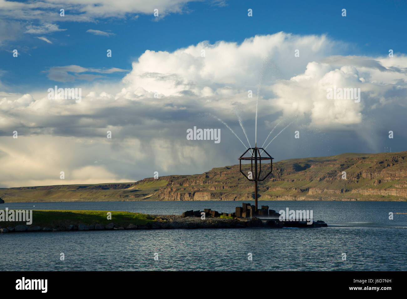 Sculpture on Columbia River, Vantage Boat Launch, Vantage, Washington ...