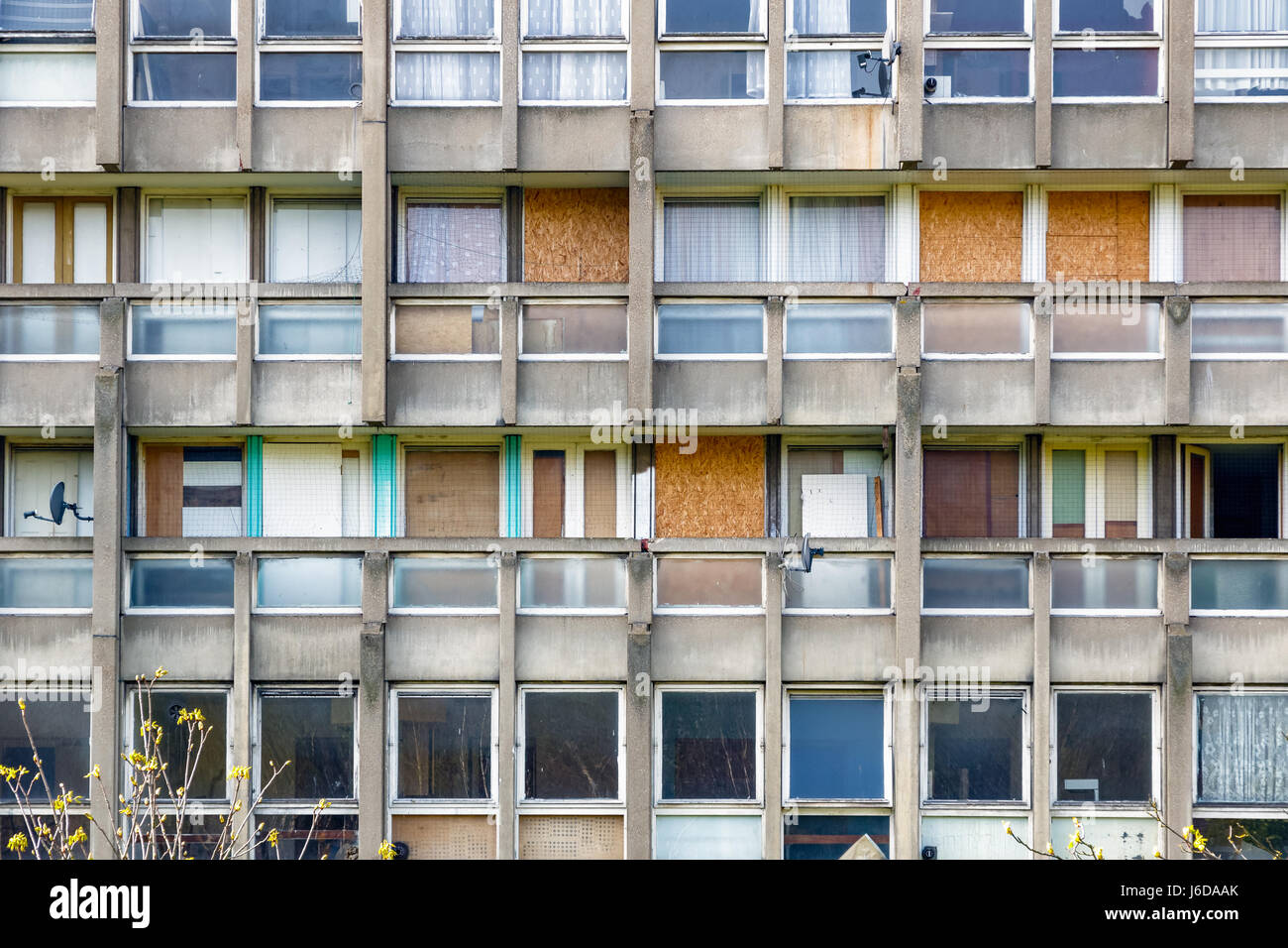 Dilapidated council flat housing block, Robin Hood Gardens, in East ...