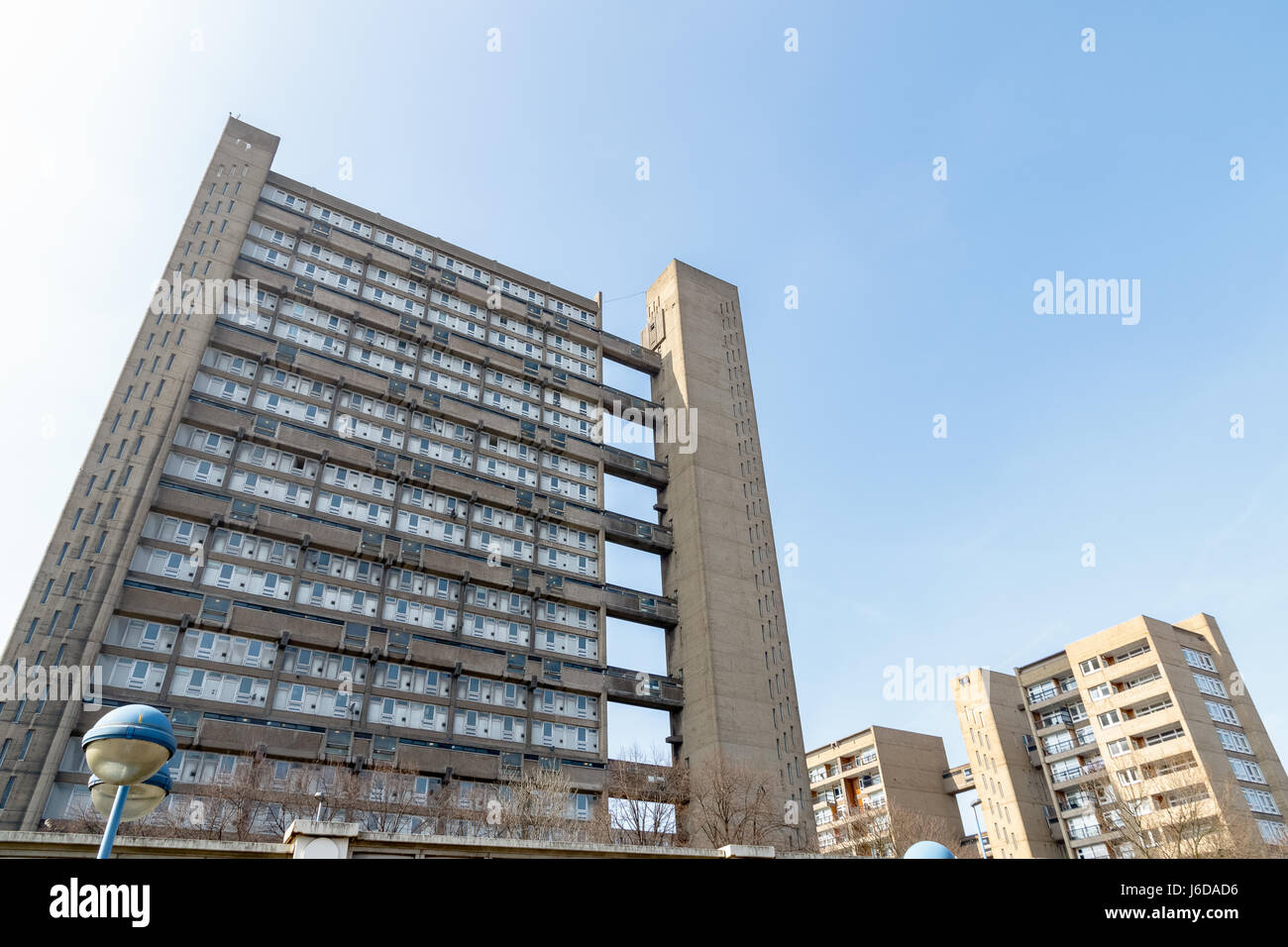 Old concrete housing block hi-res stock photography and images - Alamy