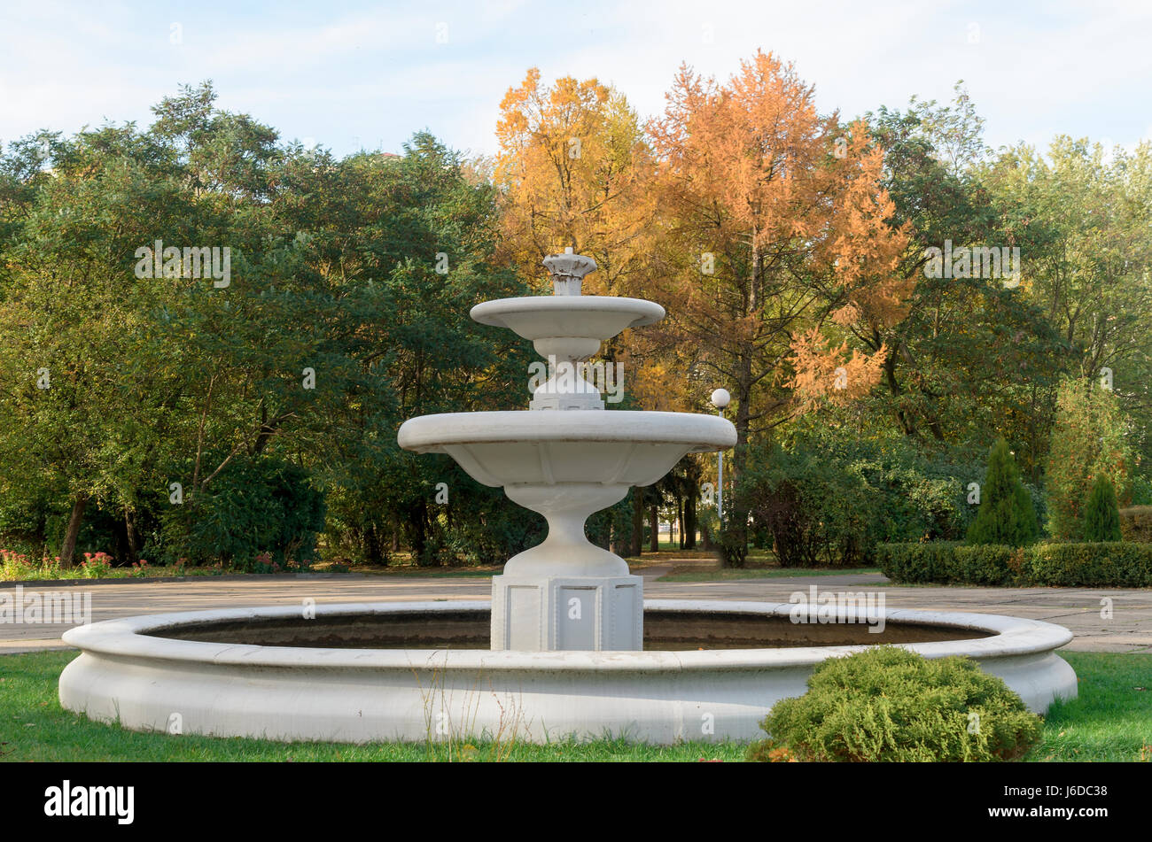 Beautiful fountain in fall hi-res stock photography and images - Alamy