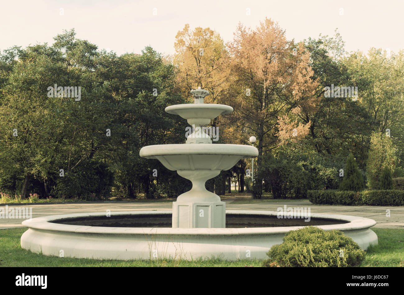 Beautiful white fountain hi-res stock photography and images - Alamy