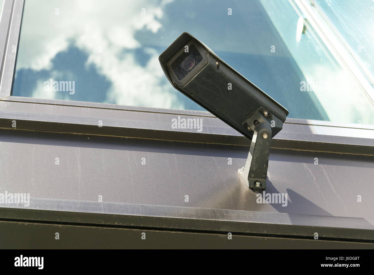 Wall window security camera hi-res stock photography and images - Alamy
