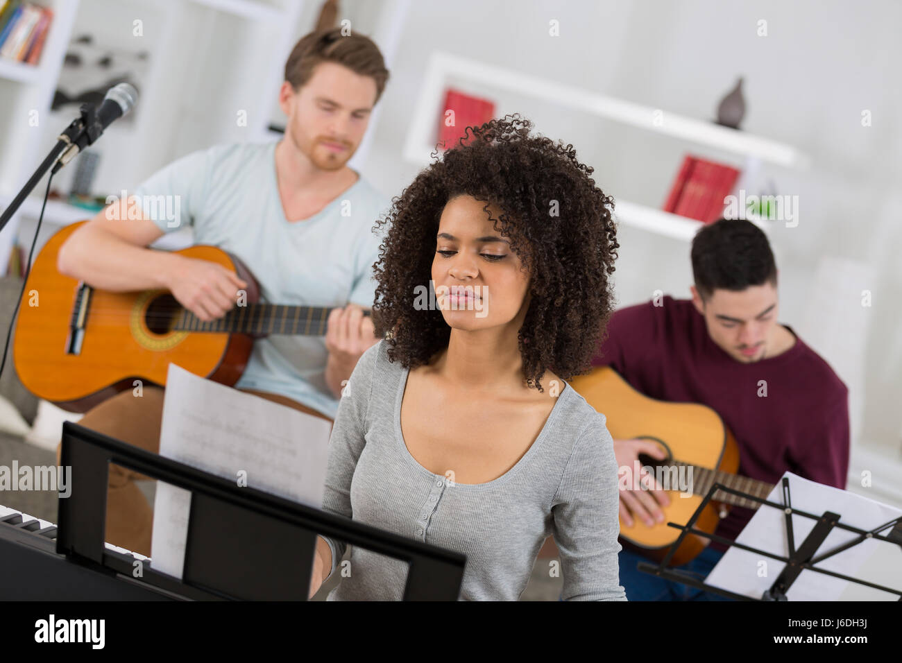 Teen musicians hi-res stock photography and images - Alamy