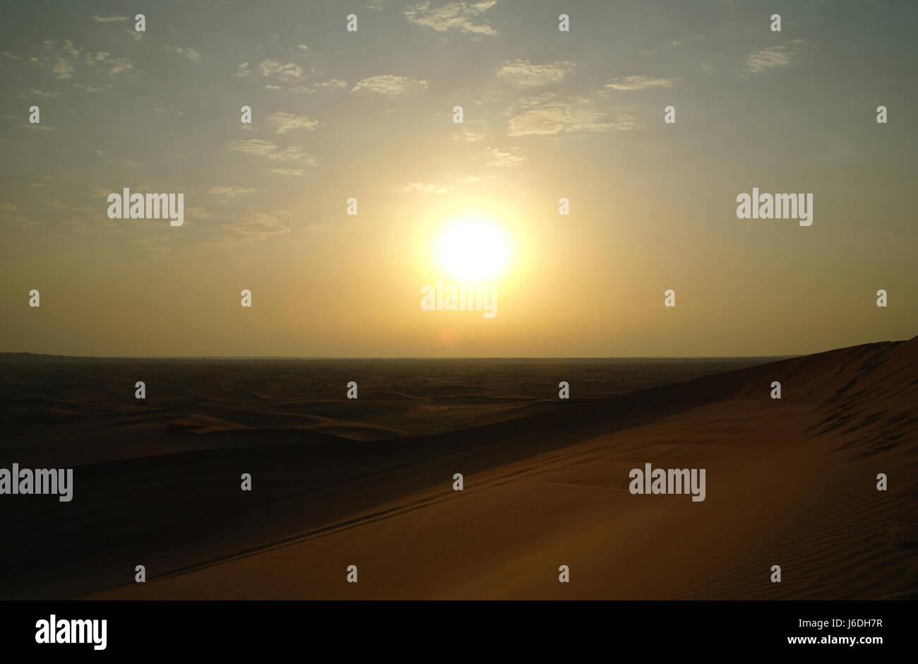 Sinking sun level with horizon hi-res stock photography and images - Alamy